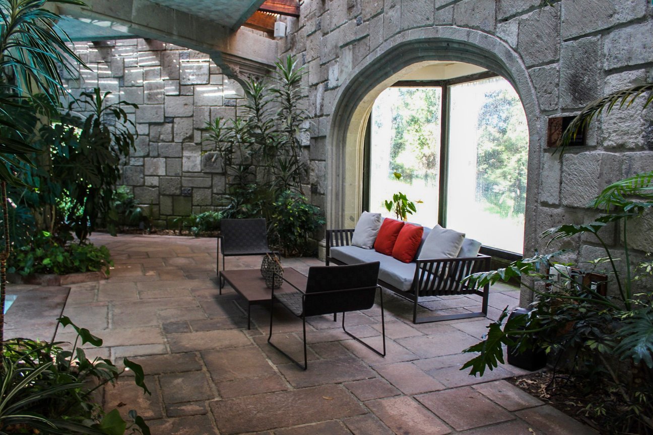 ¿Alguna Vez Has Imaginado Vivir Cerca de un Castillo Moderno?